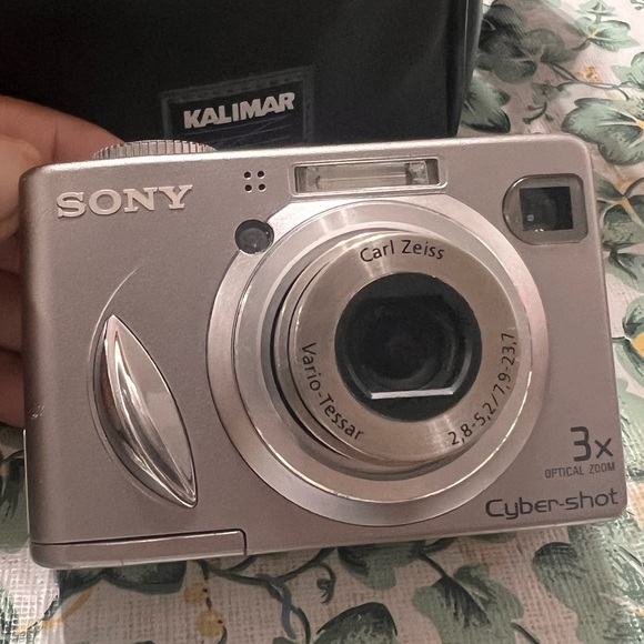 Sony | Cameras, Photo & Video | Sony 5 Mega Pixel Cybershot 3x Optical ...